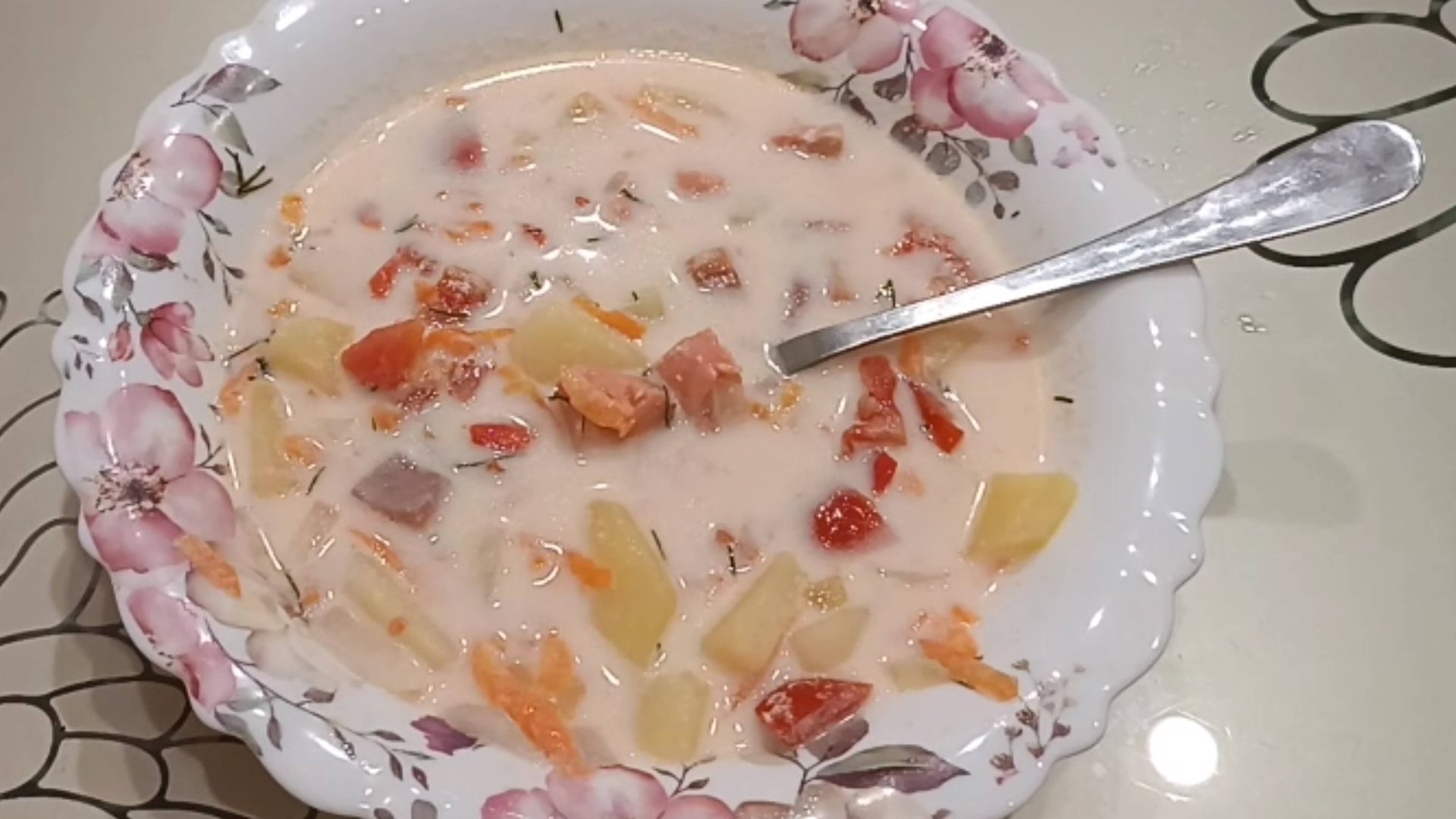 Сливочный суп, со слабосолёной рыбой