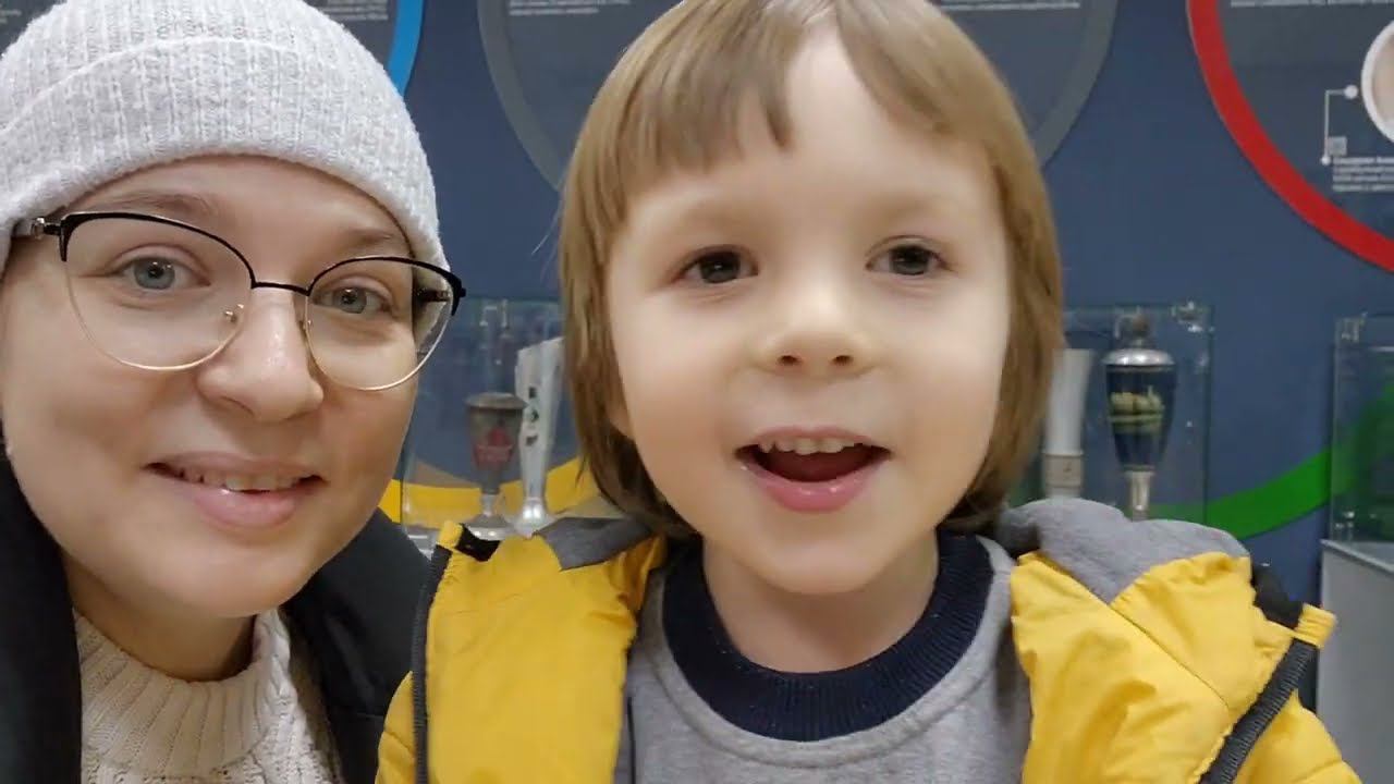 ОДНА ПОВЕЛА СРАЗУ ТРОИХ ДЕТЕЙ НА ХОККЕЙНЫЙ МАТЧ. Чебоксары Арена "Сокол"