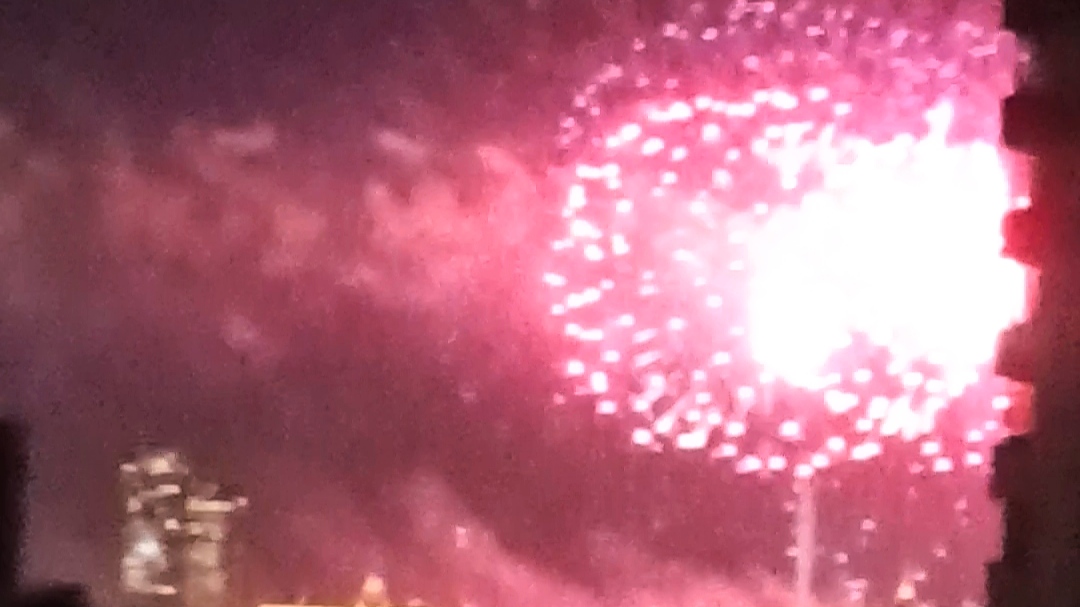 Салют в день Флага