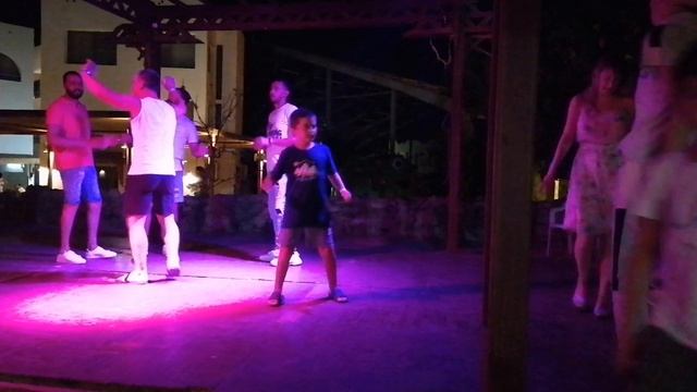 Египет 2021. Под Хабиба танцуют туристы из разных стран. Отдых в Египте. Канал Тутси Влог.