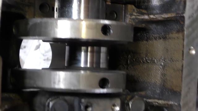 Как правильно установить коренные вкладыши и упорные полукольца коленвала .