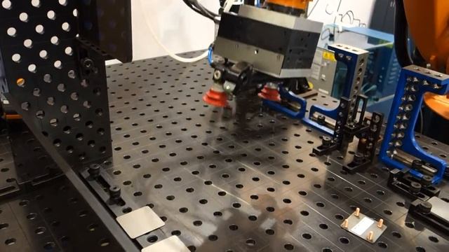 Демонстрация работы робота на выставке "Металлообработка 2015"