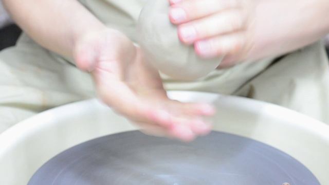 Горшок из глины