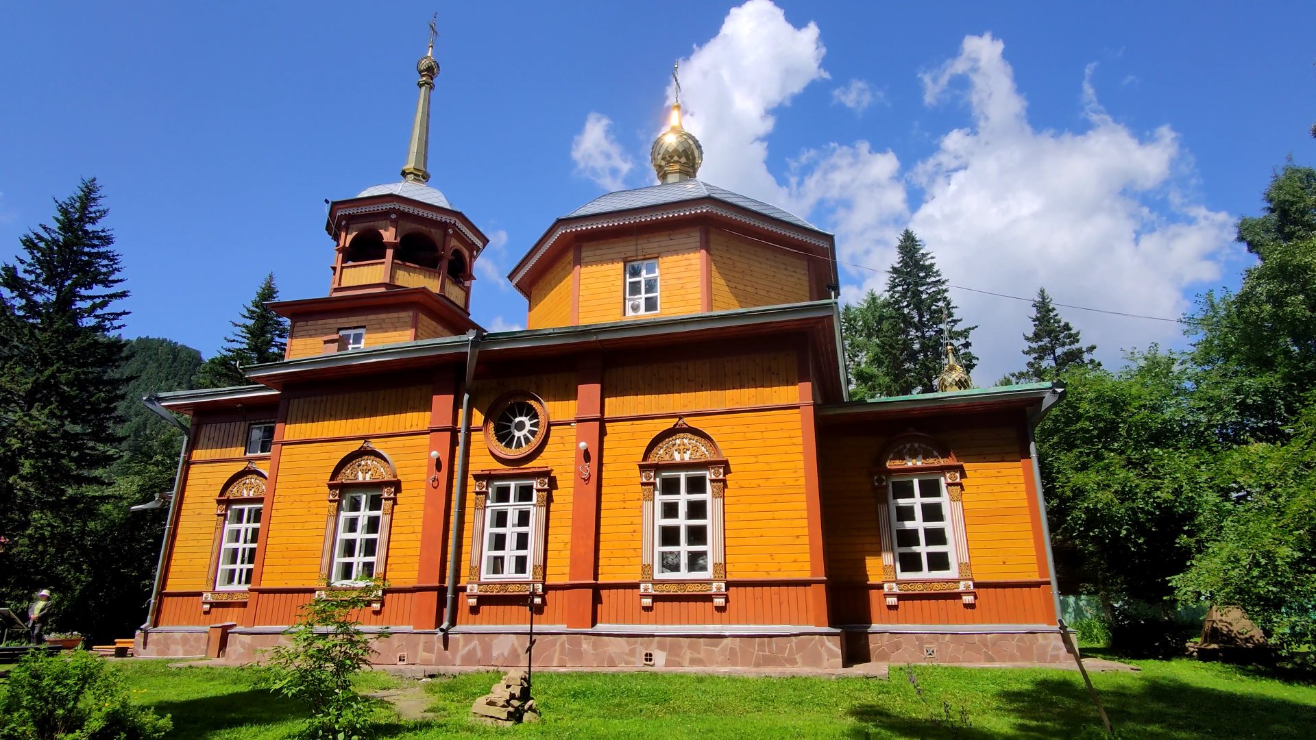 Церковь Николая Чудотворца в Листвянке.