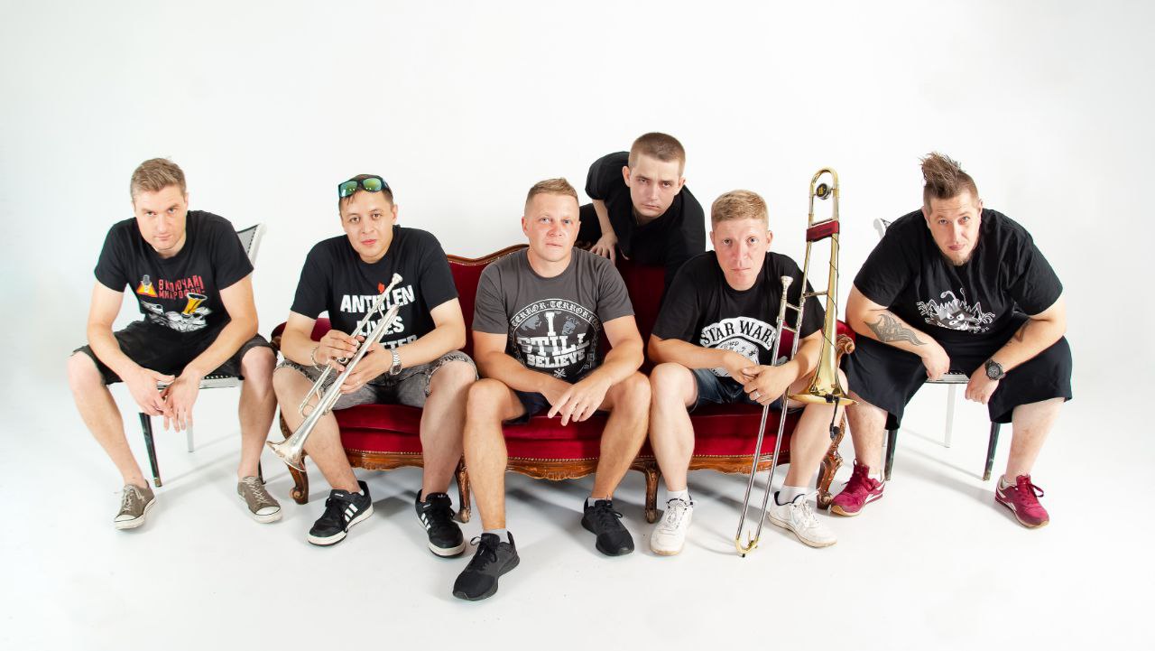 Включай Микрофон! - Улыбаться в акульей пасти (Официальная премьера клипа)