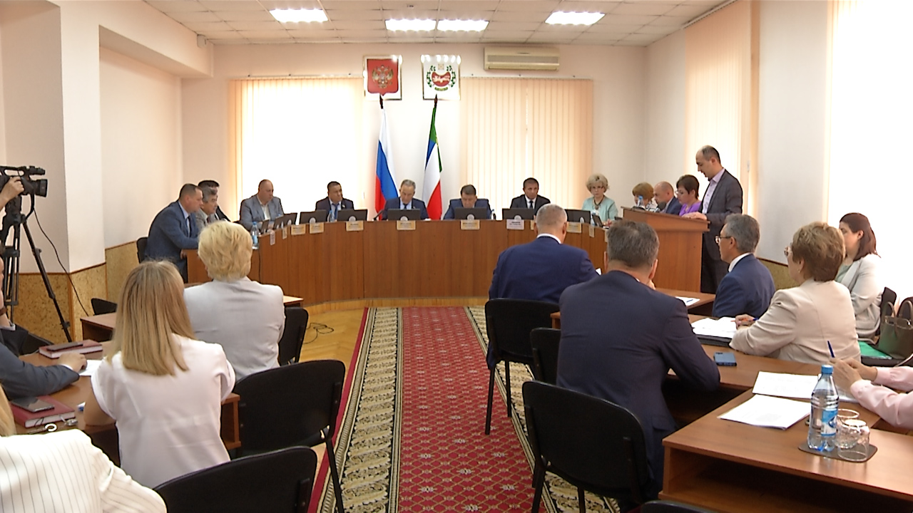 Парламент Хакасии: инвалиды и беженцы получат бесплатную юридическую помощь