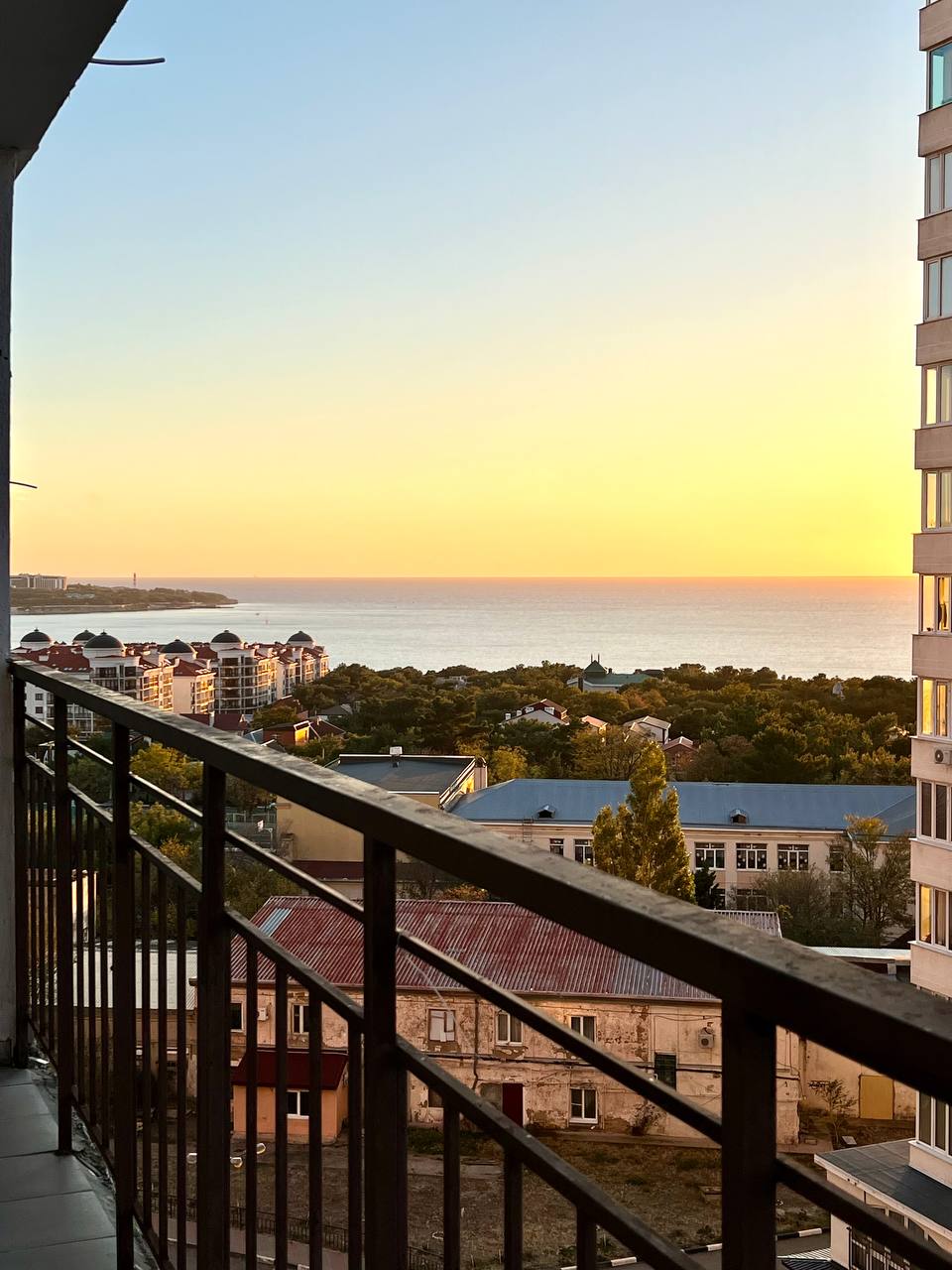 Цена квартиры в Геленджике 9.5 млн.р. ЖК "Азимут" на ул.Горной на пересечении с ул.Красной и Маячной