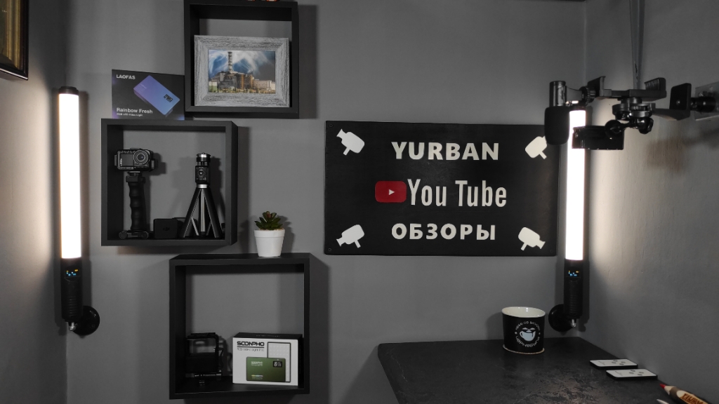 Маленькая студия в кладовке.