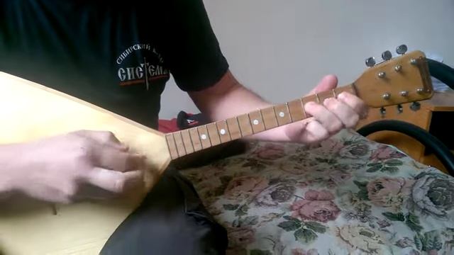 Наигрыш на балалайке от Олега Чернецова