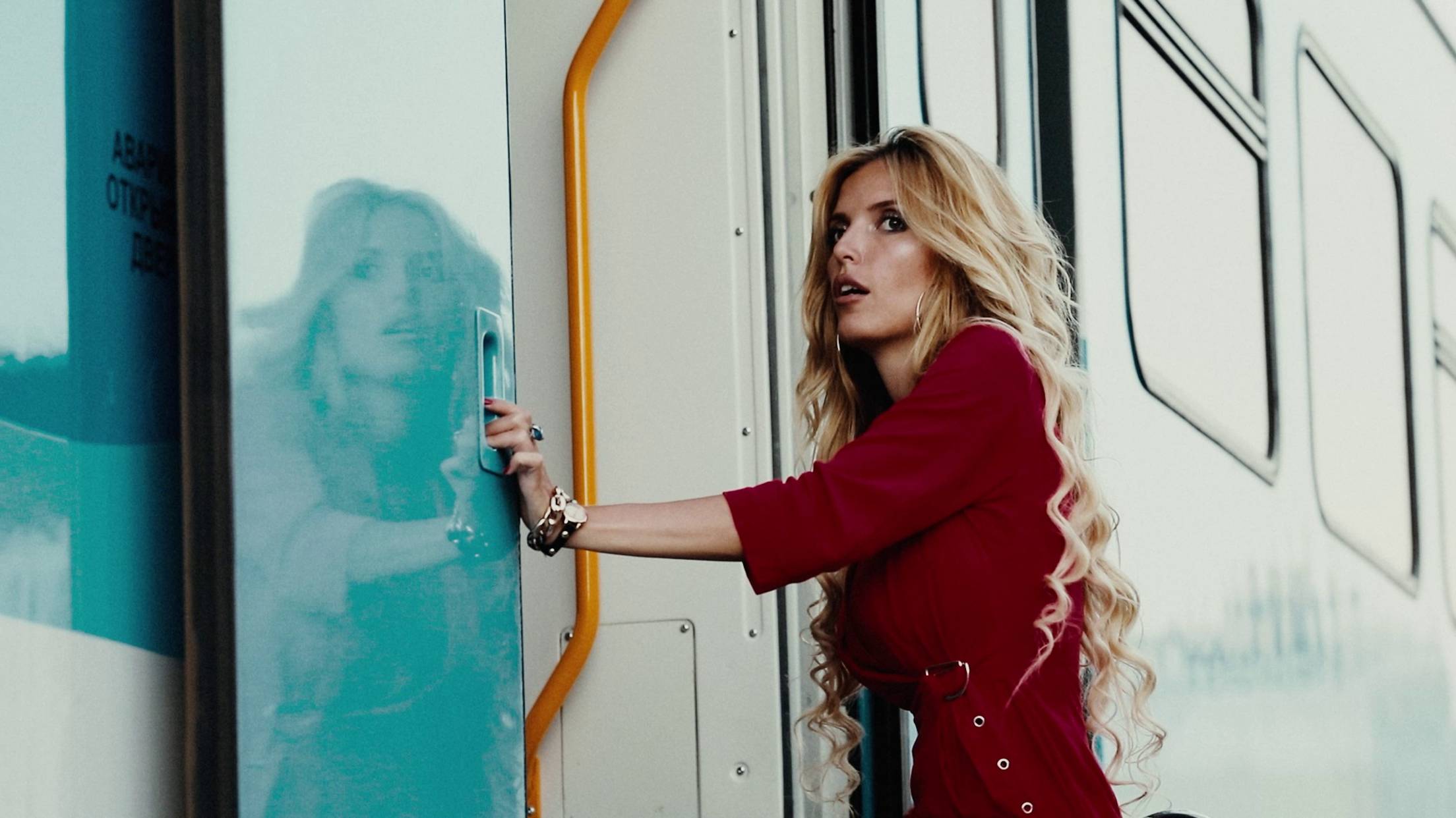 Изольда и Дима Гуччи - Дежавю (Клип)