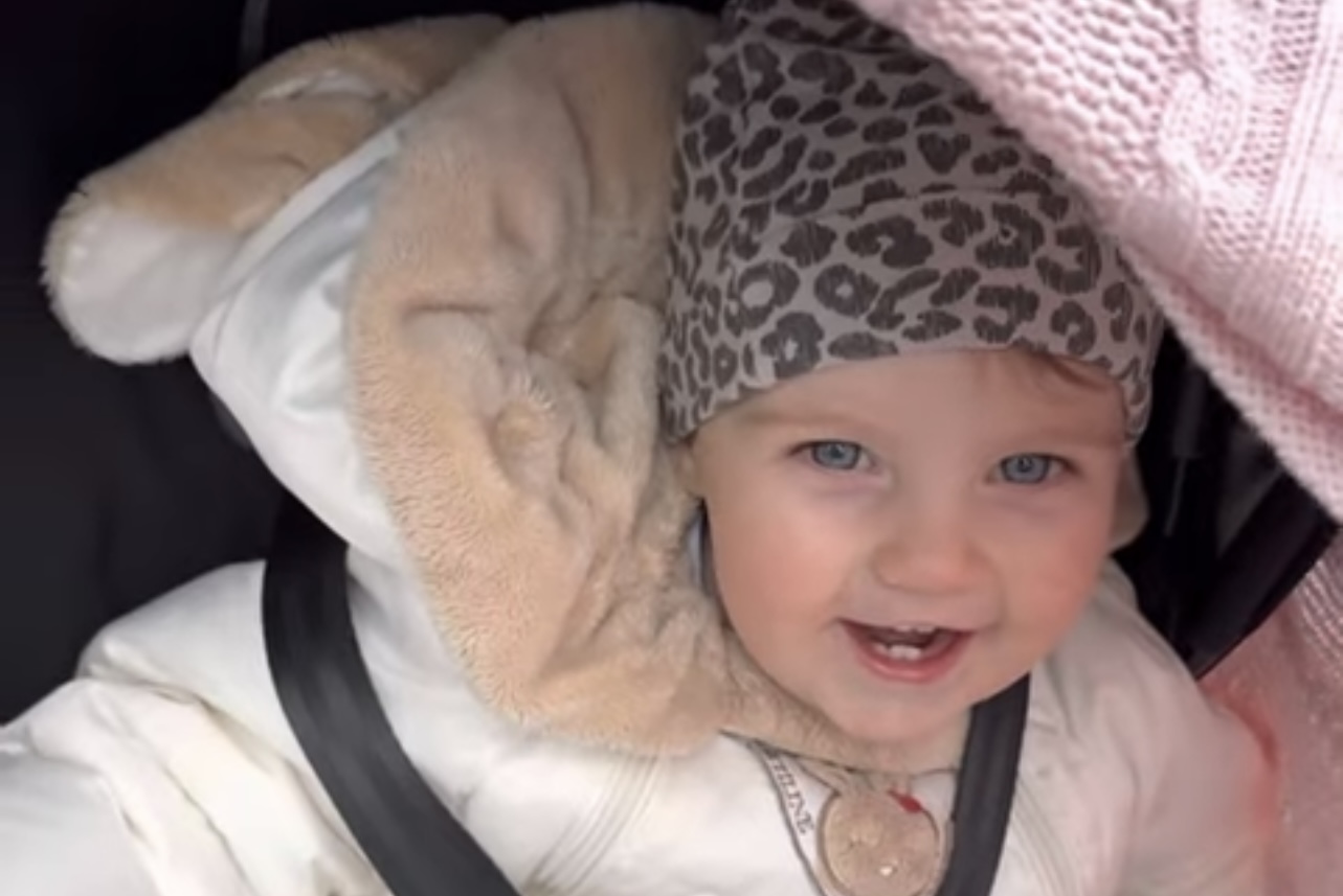 Прячется ?? #милый #малыш #babyvideos #evathequeen 
Hiding ?? #cute #baby #babyvideos #evatheque