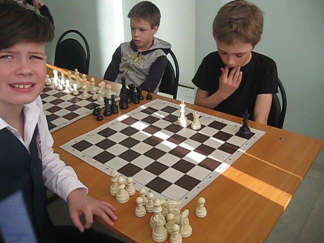 3-й этап Кубка ПГО, среда, 19.04.23г., турнир у ребят с рейтингом 1000+, главный зал, мат ладьей