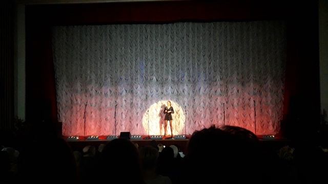 Виктория Добротворская. Песня "С понедельника"