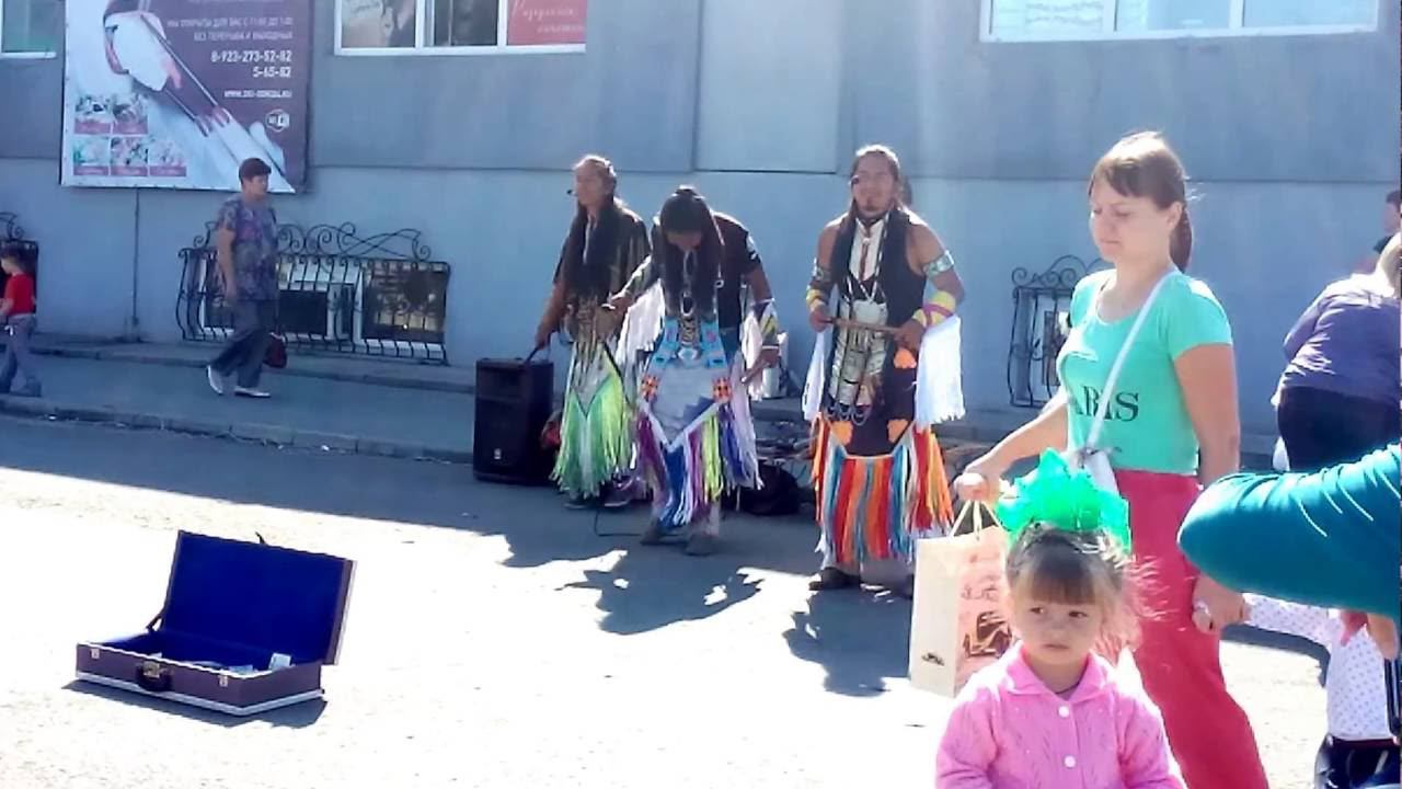 Маленькие девочки танцуют под Атипак Руна