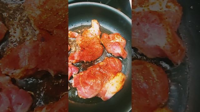 Жареное мясо, варёный картофель, маринованная капуста...Вкусно-Просто!