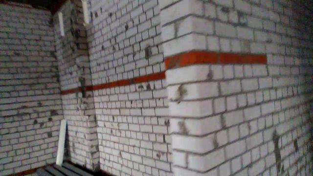 Сухая река. Дом одноэтажный с цоколем.