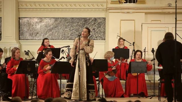 Русская народная песня в обработке А. Цыганкова "На улице дождик". Солистка Елена Курская.