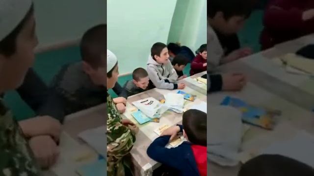 Обучение Корану и основам религии Ислам в Джума-Мечети селения Гази-Кумух.mp4