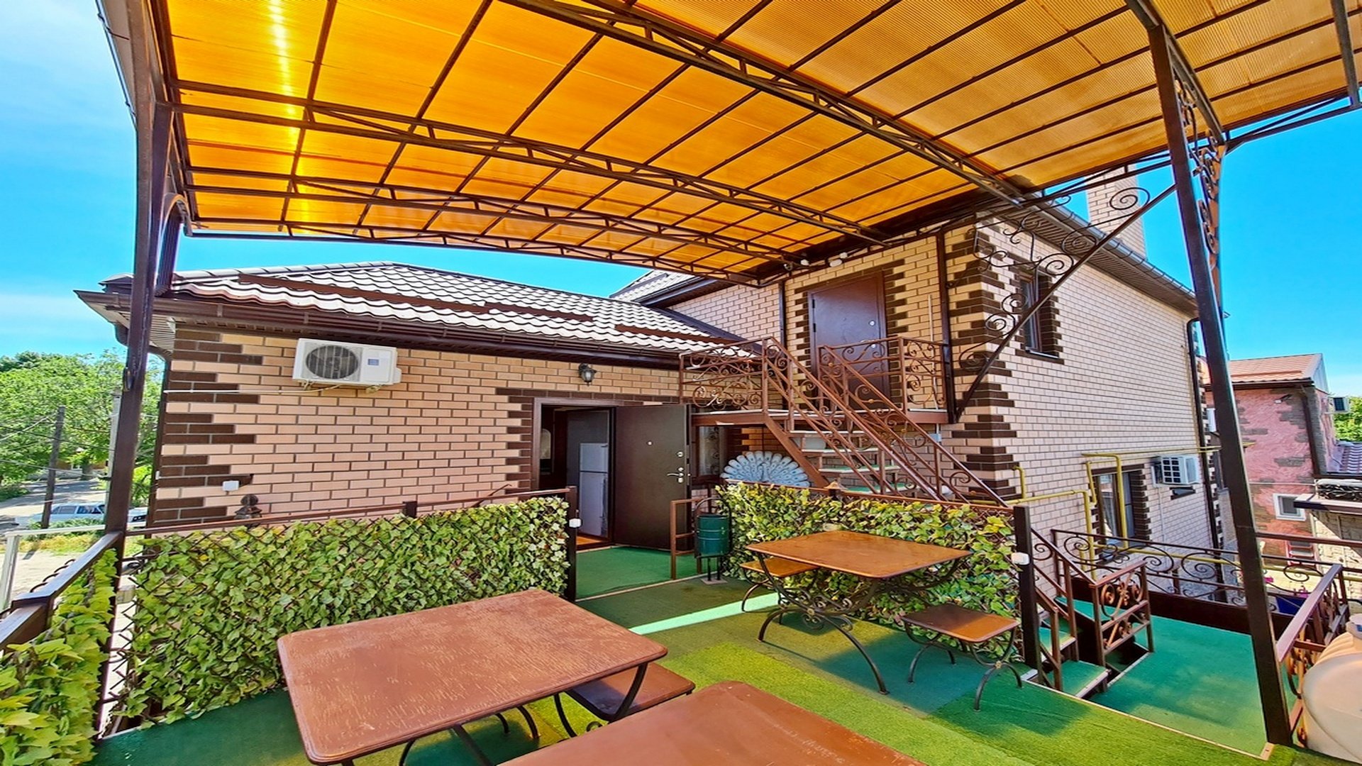 Отдых в Ейске: Дом под ключ для двух и более семей без хозяев и соседей!