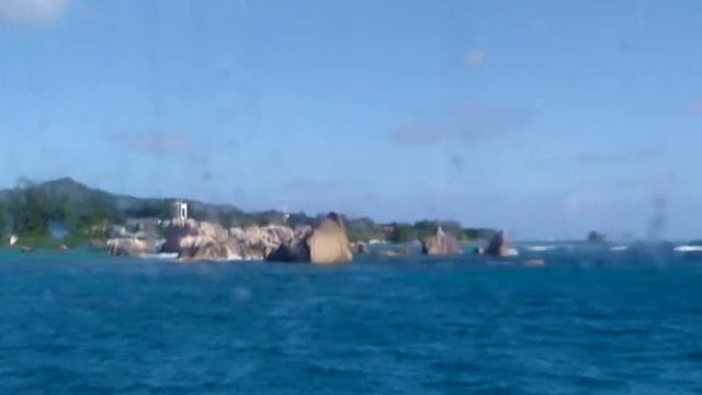 Катамаран на о Маэ.Сейшелы.