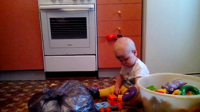 VID_2013.09.22 Вова на кухне.