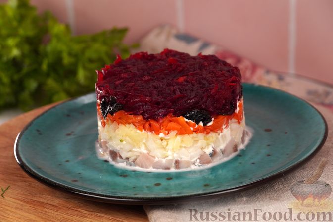 А вот так пробовали?
СЕЛЁДКА ПОД ШУБОЙ С ЧЕРНОСЛИВОМ