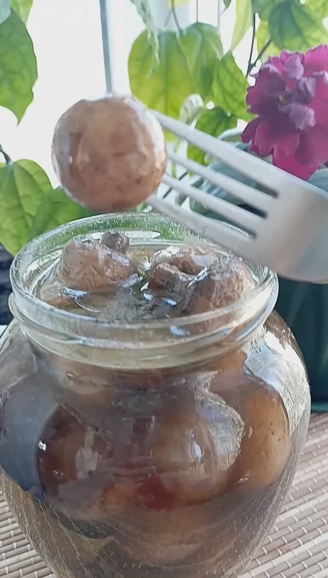 Самый быстрый рецепт маринованных шампиньонов, остынут и можно подавать к столу. Маринованные грибы