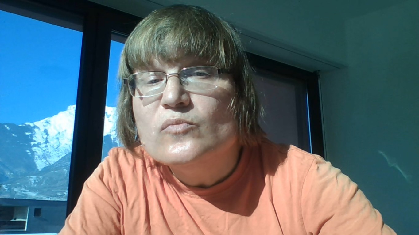 День — ослепляющий пыльной серостью свет / Александр Кирияцкий - ЭКВ.