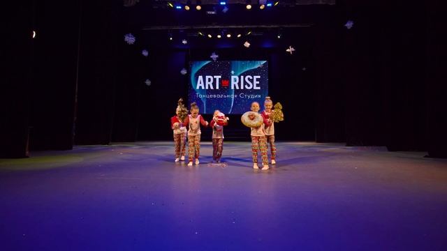 Группа по хореографии (6-7 лет) Шафран Мария  "Праздник к нам приходит"