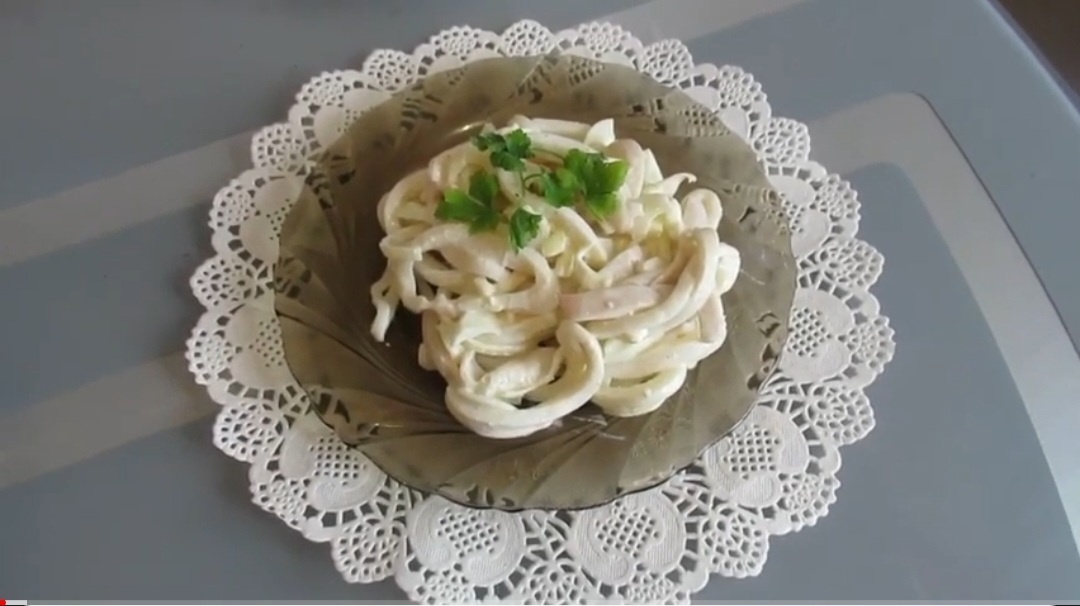 Салат с кальмаром  Быстро и Вкусно.