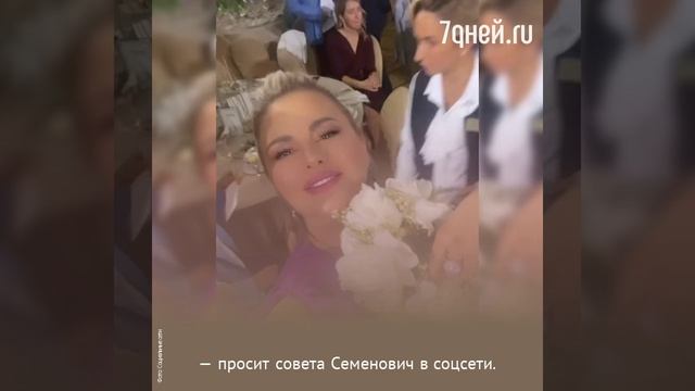 Выпил — и в воду: отрастившая живот Семенович страдает на отдыхе в Турции