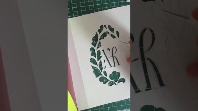 Пасхальная отрытка в технике
вытынанка с элементами кудрины и древнерусской
вязи!