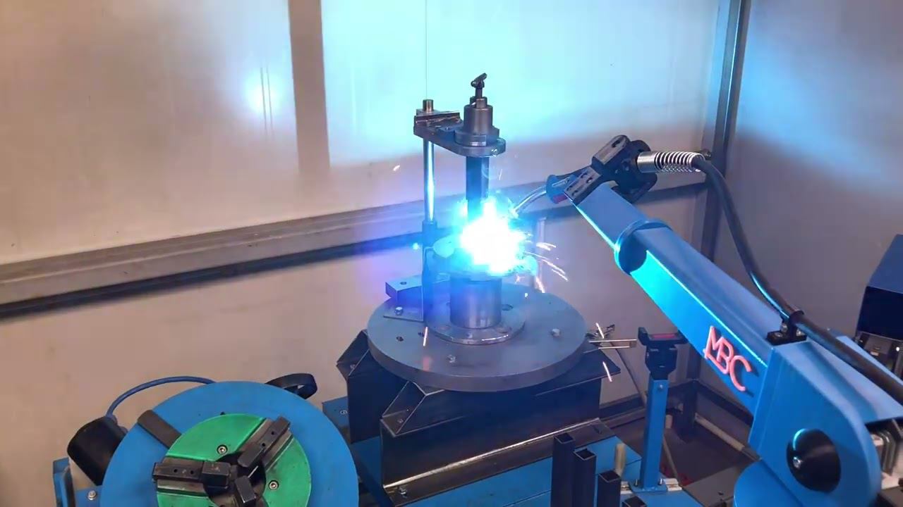 Работа сварочного робота-манипулятора. Сварка кронштейна