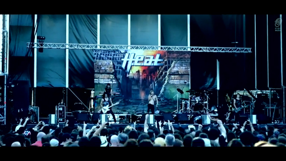 H.e.a.t - Tearing Down The Walls /live/ (album "Live in London", 2015)