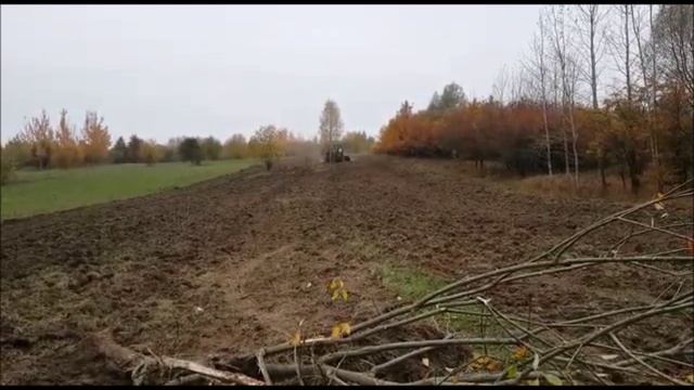 Очистка полей трактором CLAAS AXION