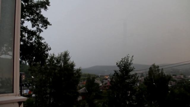 A STRONG STORM OVER THE KRASNOYARSK ГРОЗА И ДОЖДЬ НАД КРАСНОЯРСКОМ.mp4
