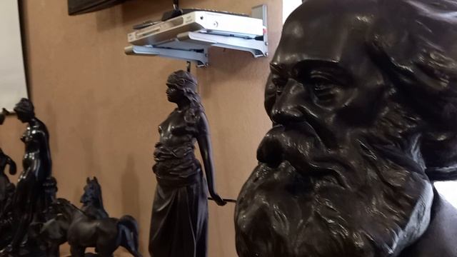 В Каслинском музее художественного литья. Красивое, тяжёлое и хрупкое.