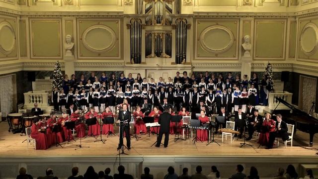 Традиционный рождественский гимн "Глория", солист В. Целибровский.