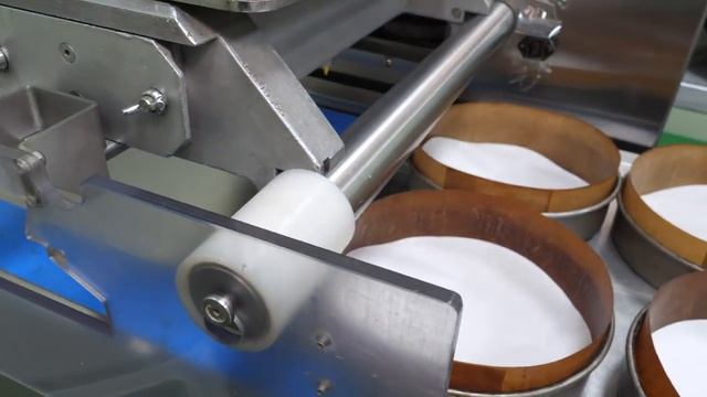 Красивые цвета! Фабрика массового производства радужного торта