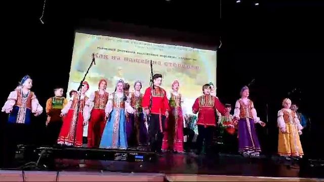 Ансамбль нар. песни "Маков цвет", Ансамбль РНИ "Звонкие узоры",  Частушки "Ложки деревенские".