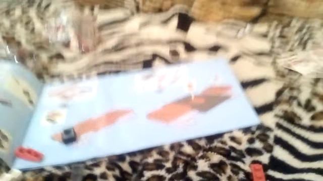 Лего и подарок от  желейного медведя Валеры он совсем мне не помогал