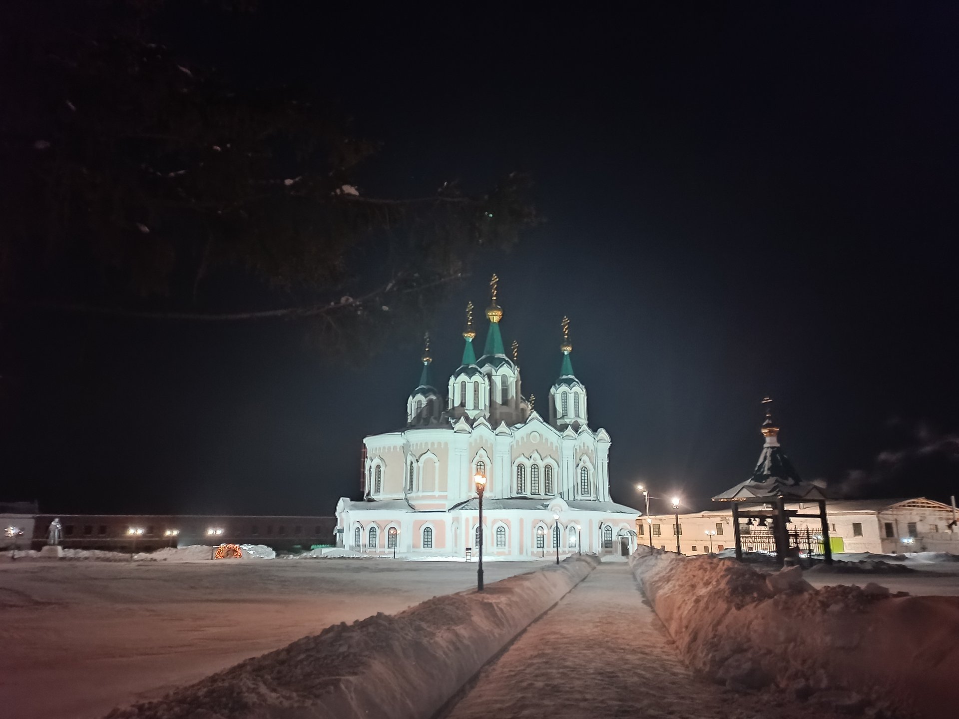 Далматовский монастырь. Колокольный звон.mp4