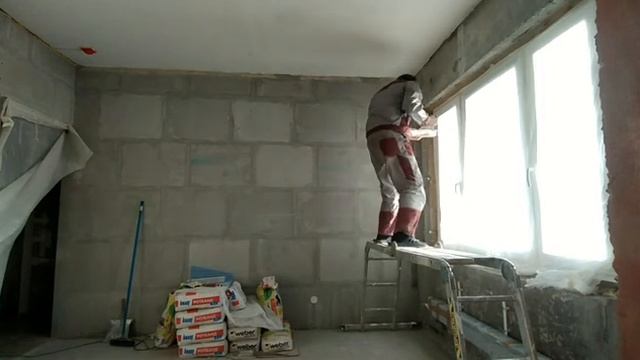 Подготовка поверхности стен к оштукатуриванию – снято на видео