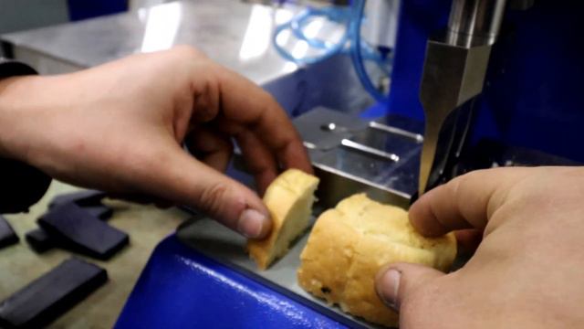 Ультразвуковой нож - резка мягкого хлеба