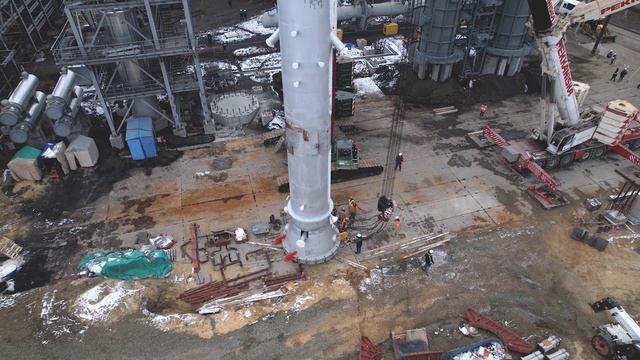 Монтаж реактора гусеничным краном LIEBHERR LR 1350/1 на территории ПАО «Орскнефтеоргсинтез»
