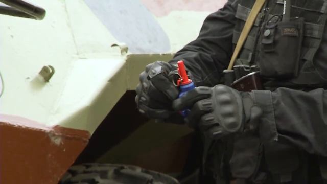 Пиротехника "Большого праздника" в мини-сериале "Девушка и террористы". Серия 5: "Метание гранаты"