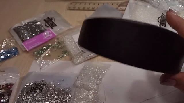 Переделка старого ободка .Ободок из кожи и страз.