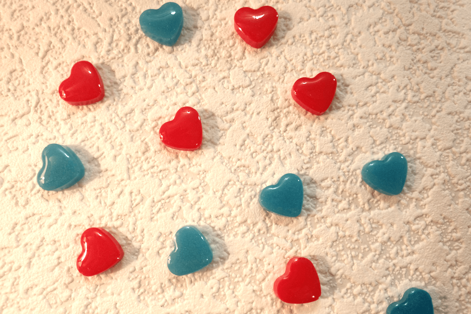 Сердечки из эпоксидной смолы. Светятся в темноте. Элементы декора