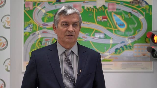 Тема 3. Виды светофоров. Зачем нужны дорожные знаки_ Форма и цвет знаков дорожного движения..mp4