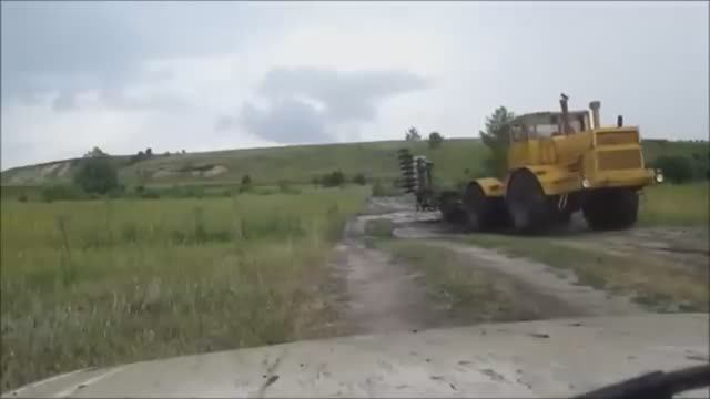 Трактор К 700. Кировец проехал